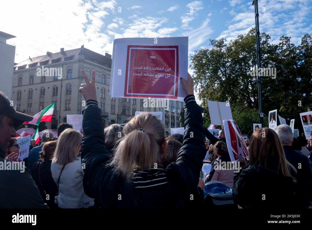 Hundreds of people from different nationalities gathered at Gustav ...