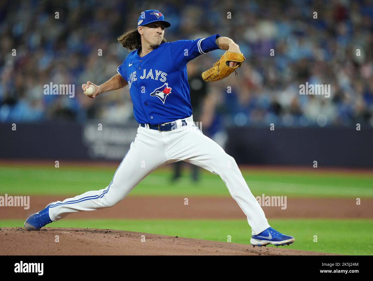 Toronto Blue Jays starting pitcher Kevin Gausman (34) works against the ...