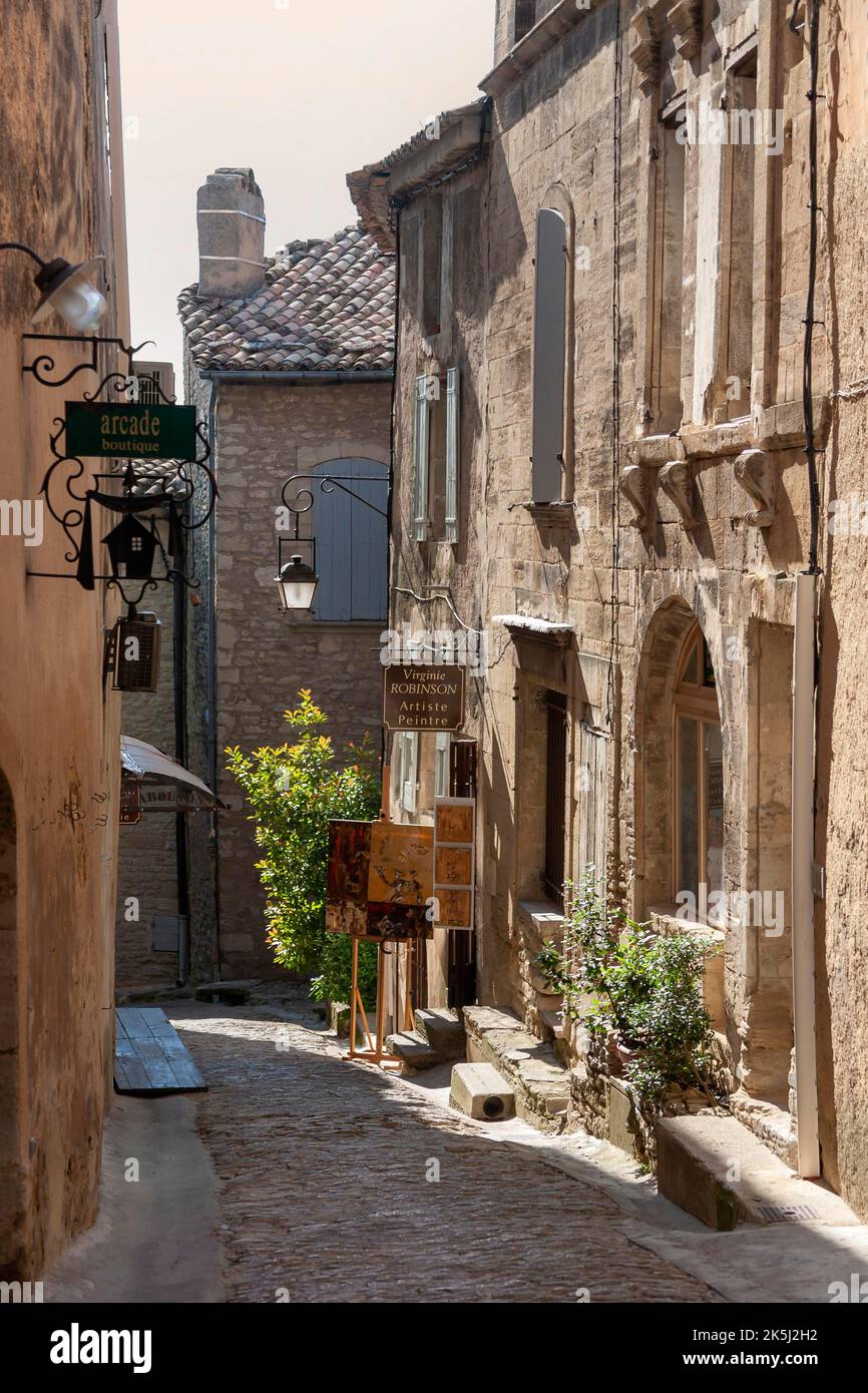 Old Town Street in Gordes, Vaucluse, Provence-Alpes-Cote dAzur, France ...