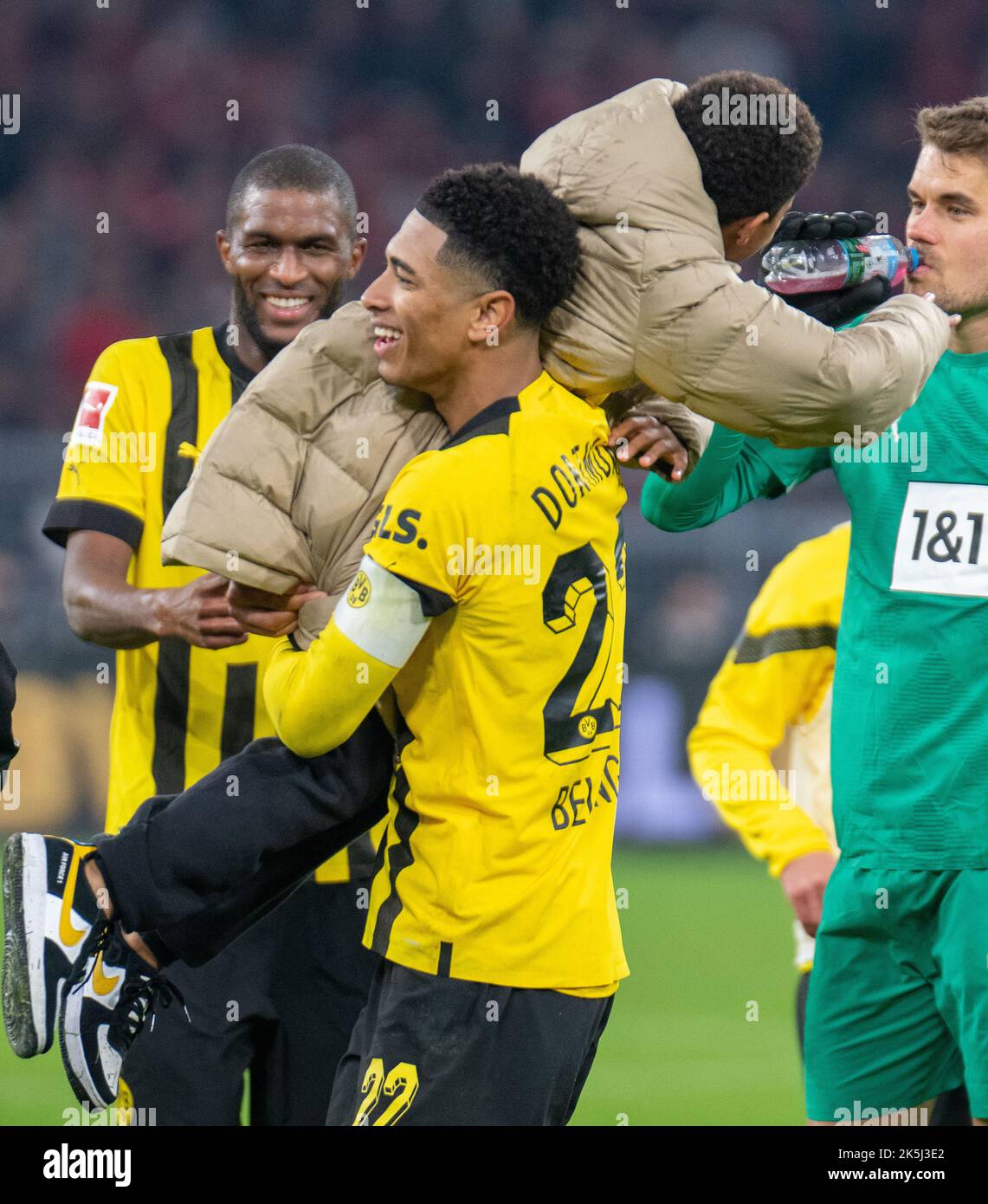 Jude bellingham 2022 bayern hi-res stock photography and images - Alamy