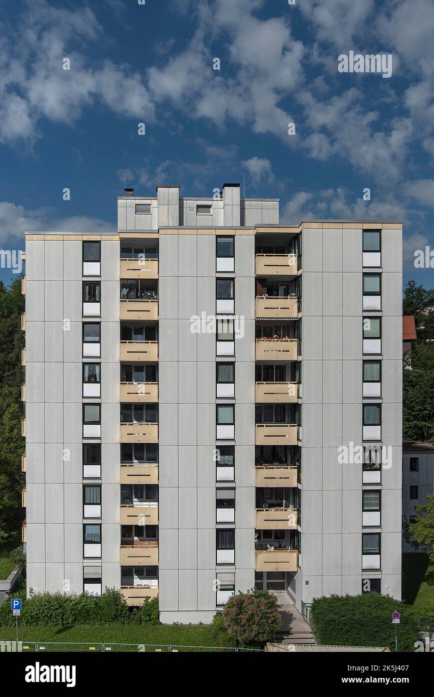 Modern high rise residential architecture hi-res stock photography and ...