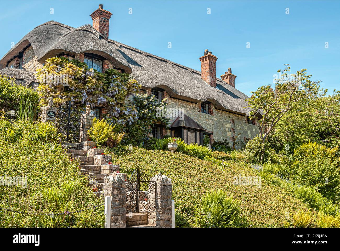 Thatched roof uk hi-res stock photography and images - Alamy