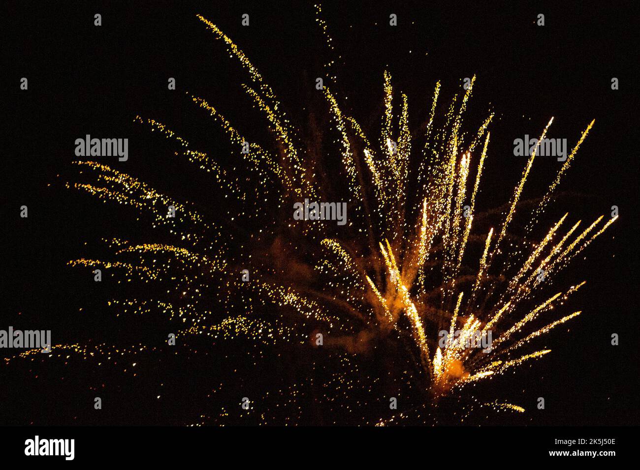 Golden fireworks night hi-res stock photography and images - Alamy
