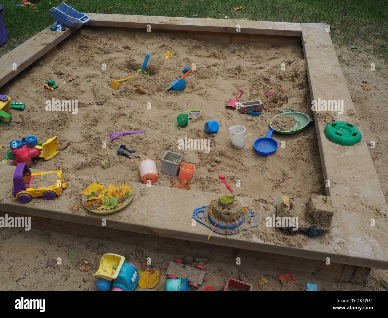 Bucket of mud hi-res stock photography and images - Alamy