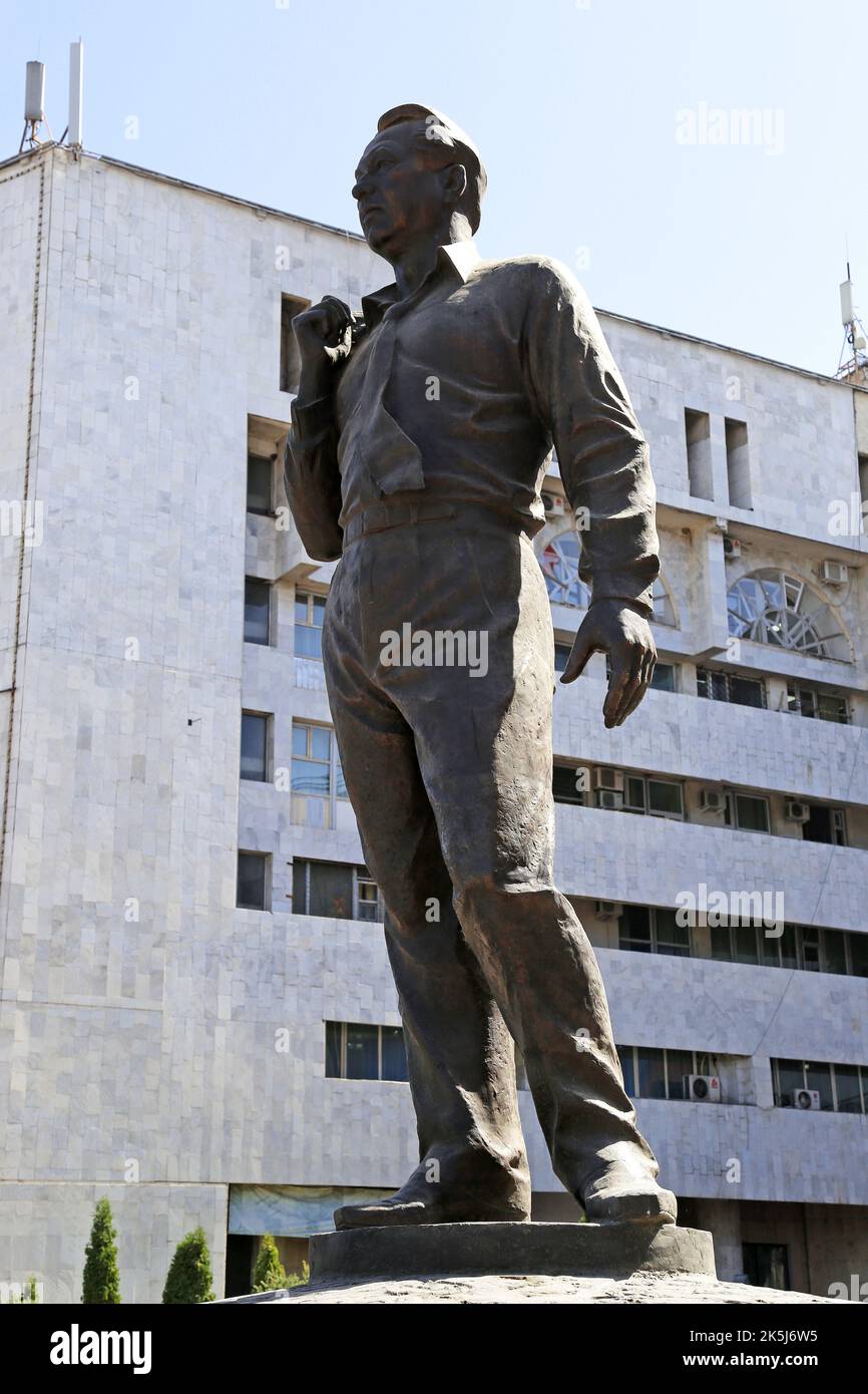 Statue of author Chingiz Aitmatov (1928-2008), Arabaev University ...