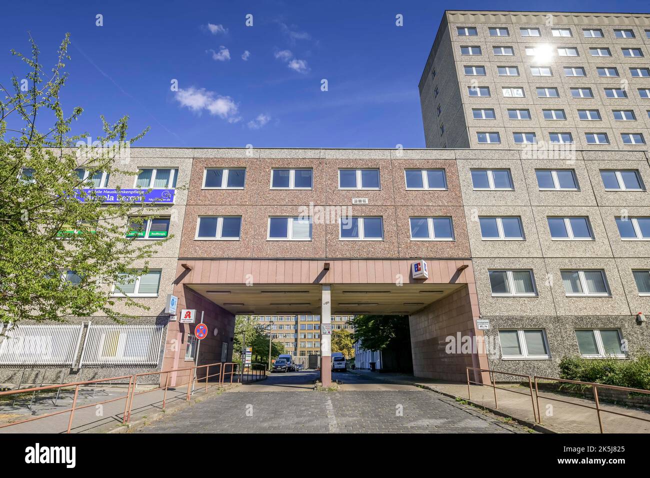 Residential building, entrance to the Stasi Museum, Ruschestrasse ...