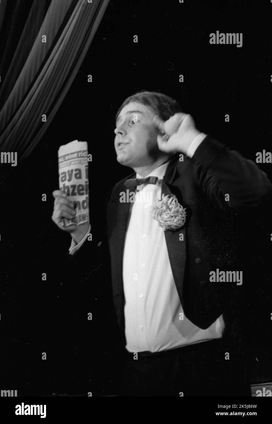 Die Leid-Artikler a cabaret group under Dietrich Kittner, here at a ...