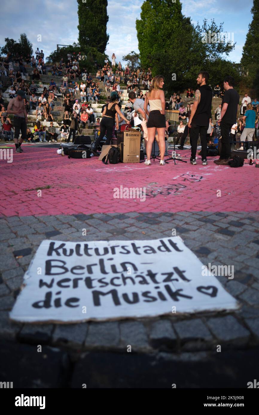 Germany, Berlin, 21. 206. 2020, Mauerpark, Amphitheater, music group ...