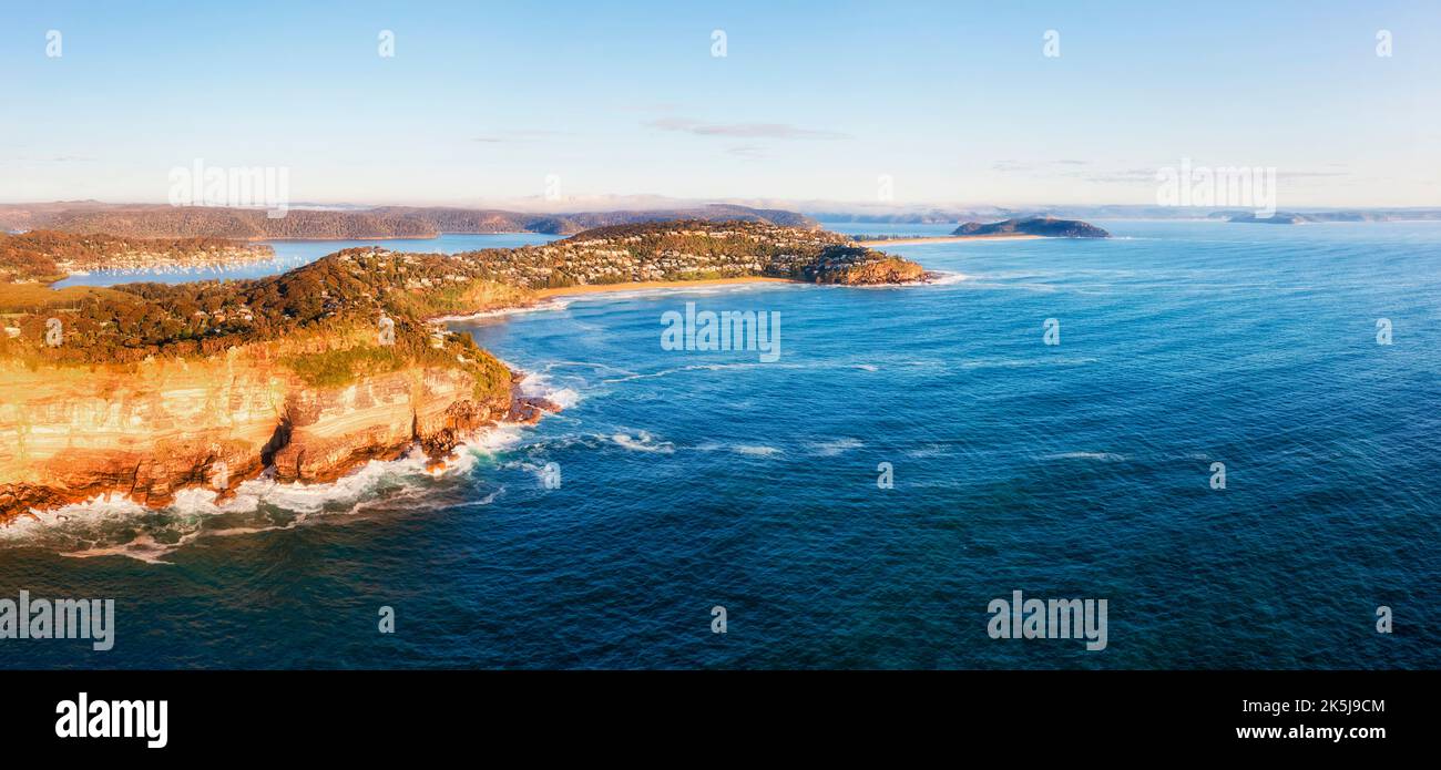 Scenic sandstone headlands on NOrthern beaches Palm beach Pacific coast ...