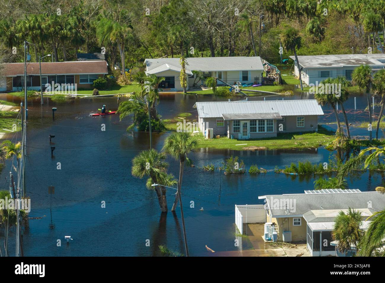 Surrounded by hurricane Ian rainfall flood waters homes in Florida ...