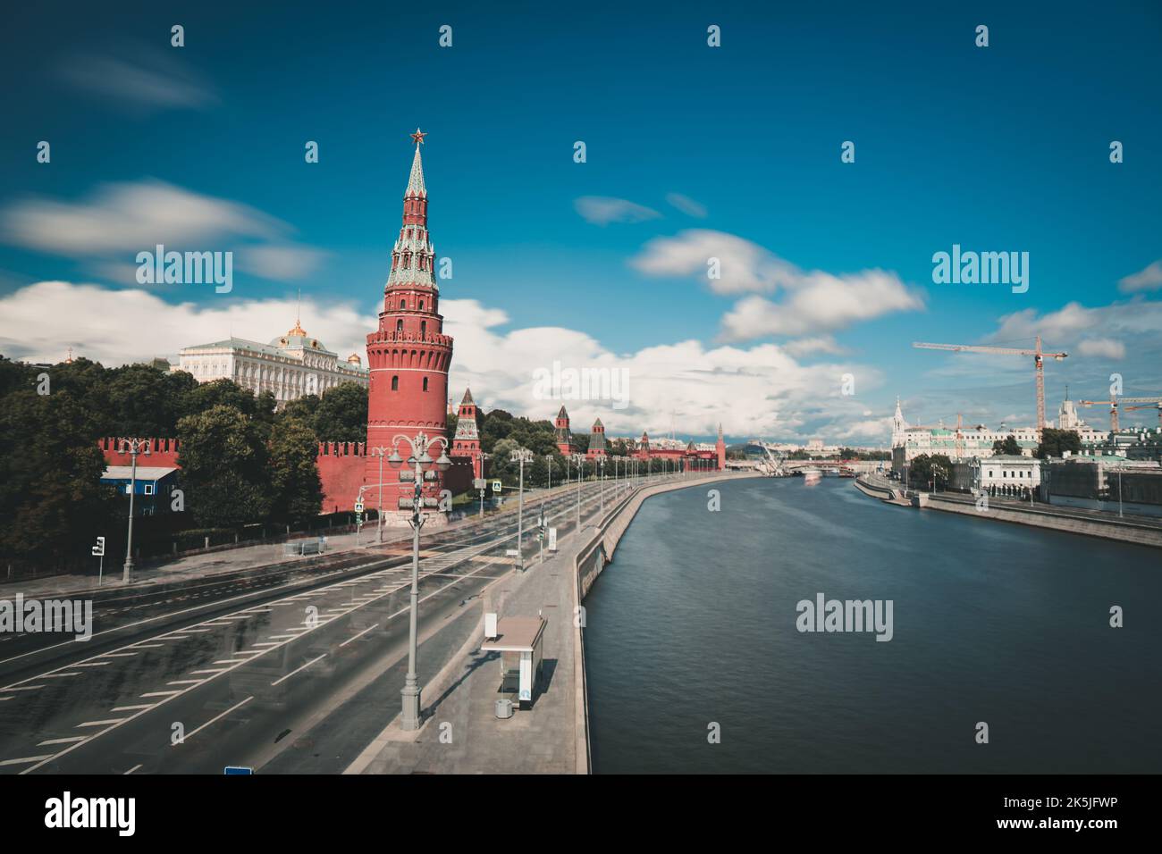 Volga river running along the Kremlin, Moscow, Russia. Long exposure ...