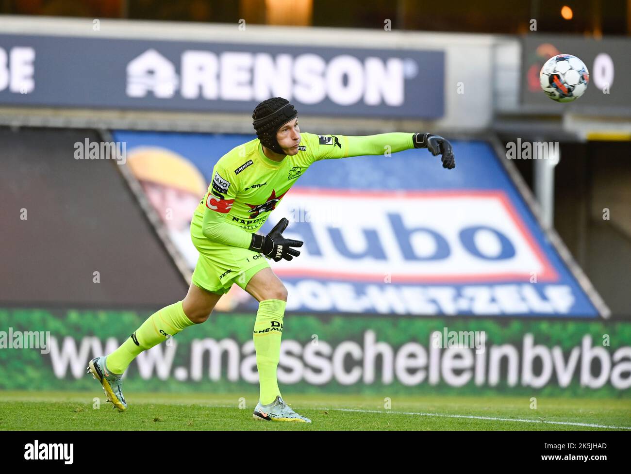 Essevee's goalkeeper Sammy Bossut is pictured during a soccer match ...