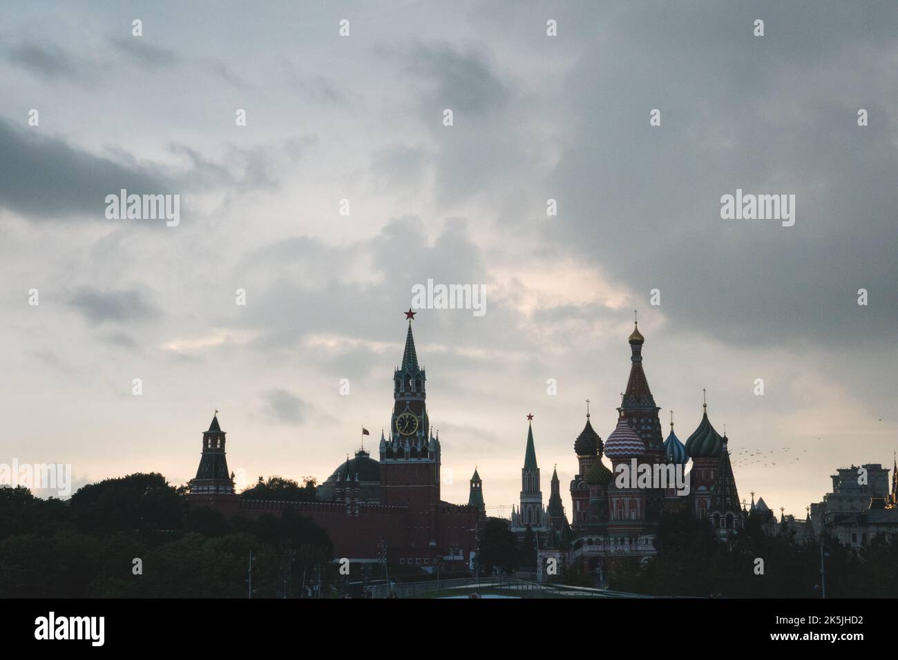 Red Square (Kremlin and St. Basil's Cathedral) skyline, overcast ...