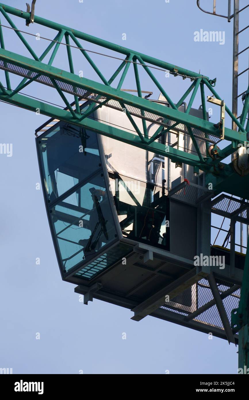 Mobile lifting crane derrick lift hi-res stock photography and images ...