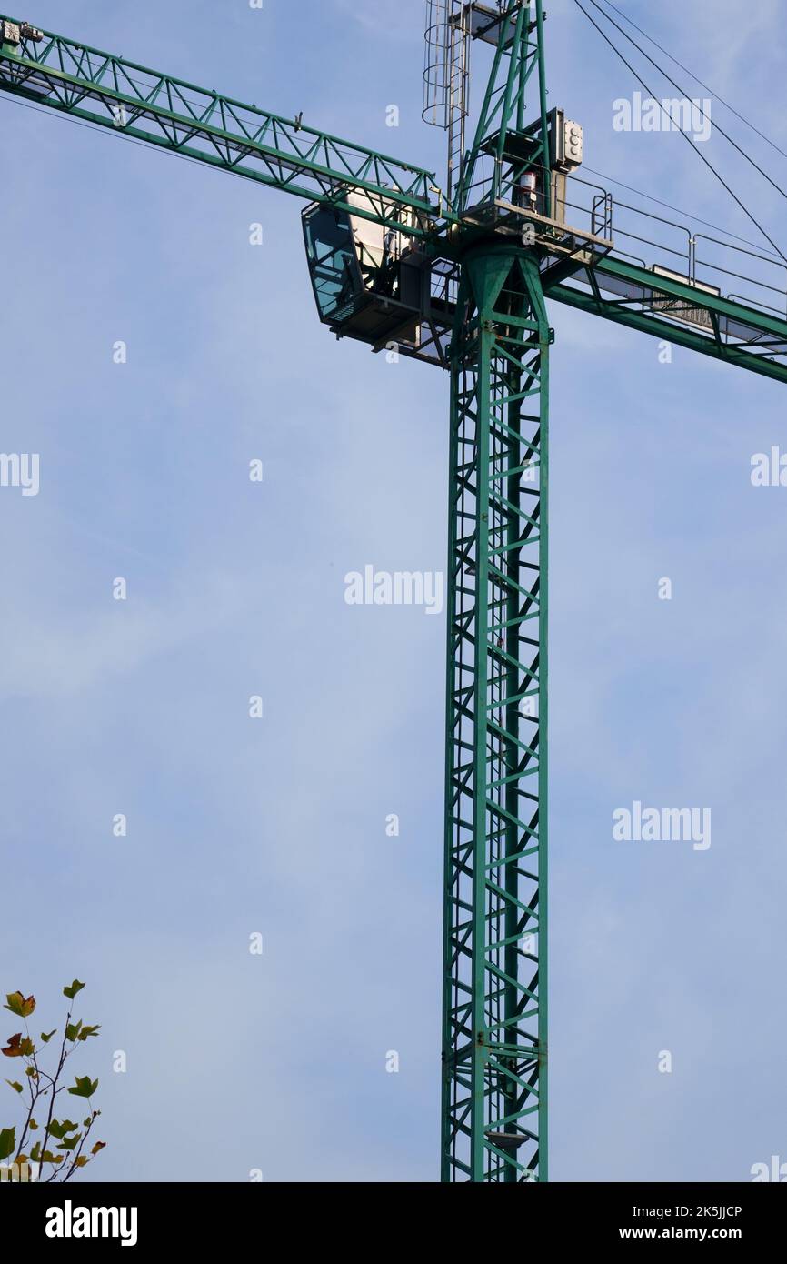Mobile lifting crane derrick lift hi-res stock photography and images ...