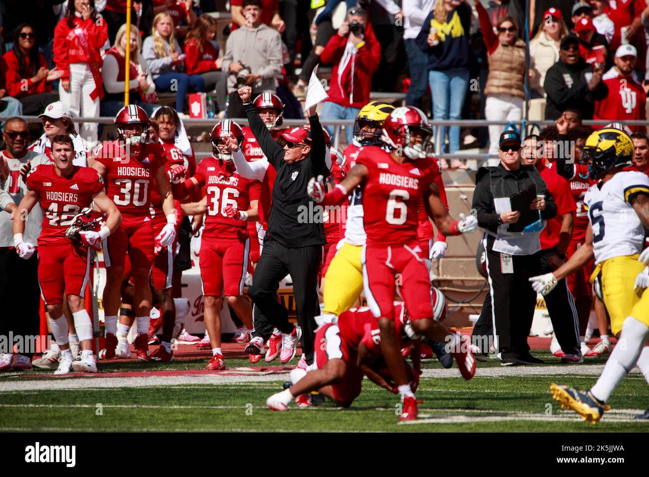 Collegiate football coach hi-res stock photography and images - Alamy