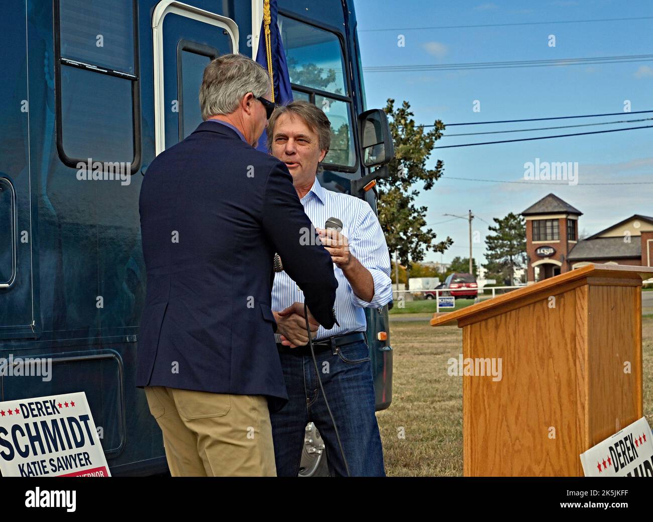 Supporters flag campaign bus tour hi-res stock photography and images ...
