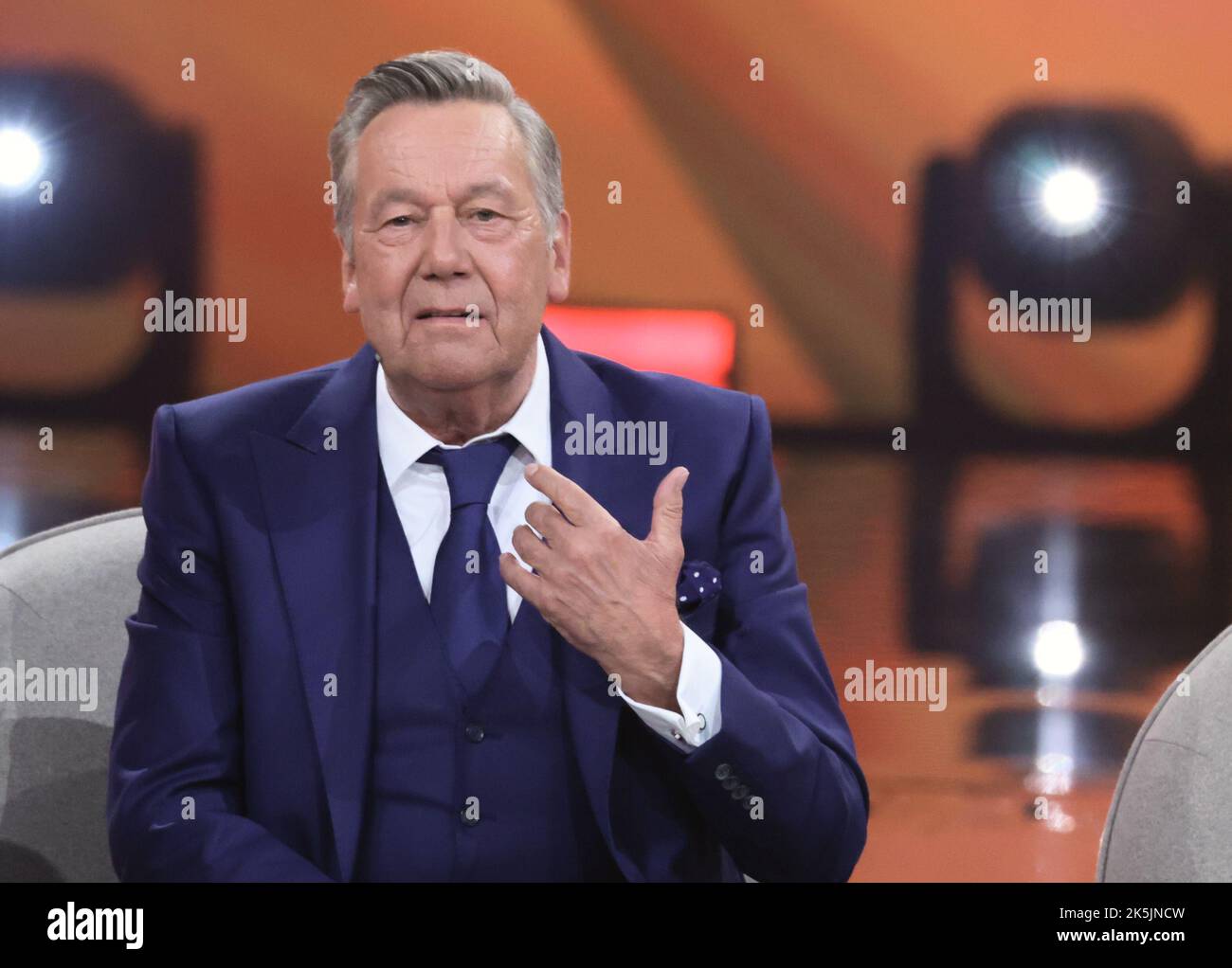 Berlin, Germany. 08th Oct, 2022. Roland Kaiser is a guest on stage in ...