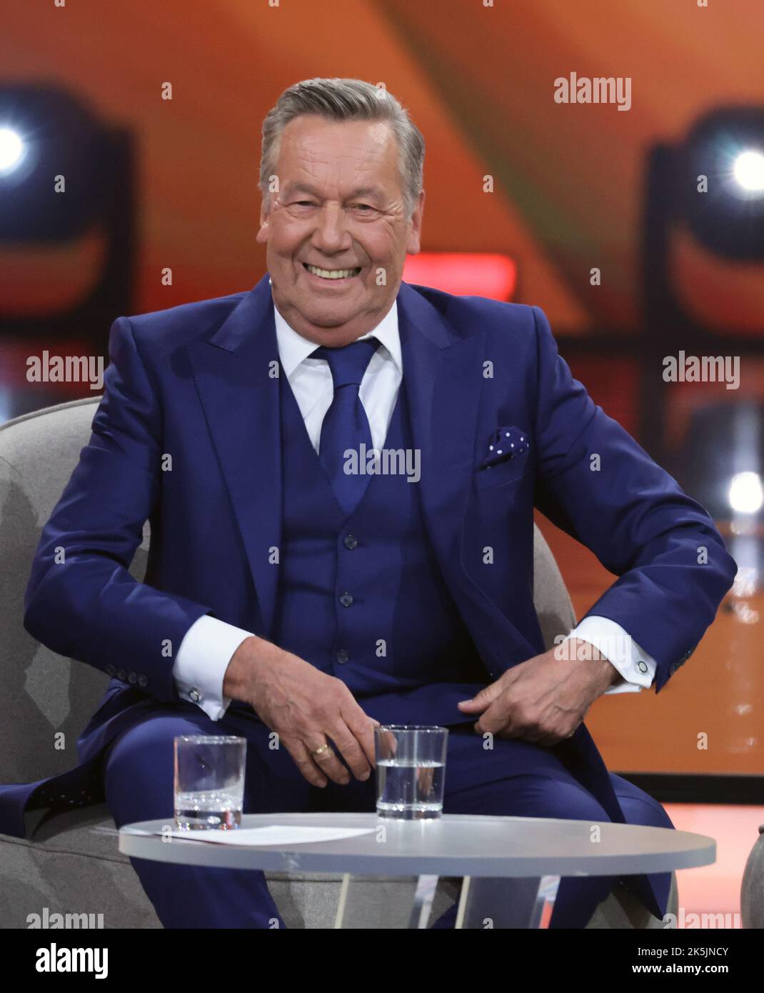 Berlin, Germany. 08th Oct, 2022. Roland Kaiser is a guest on stage in ...