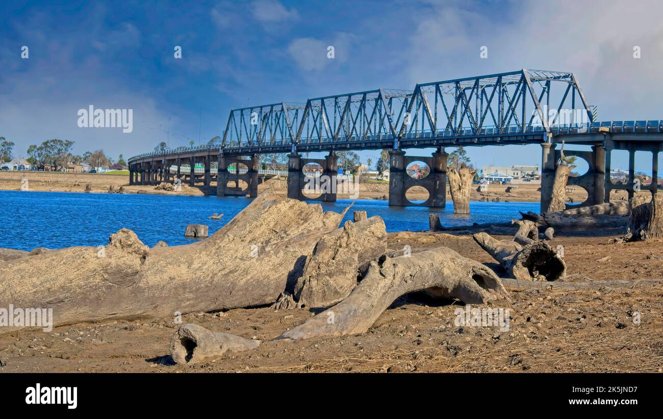 Bridge crossing from Mulwala to Yarrawonga during the lowering of Lake ...