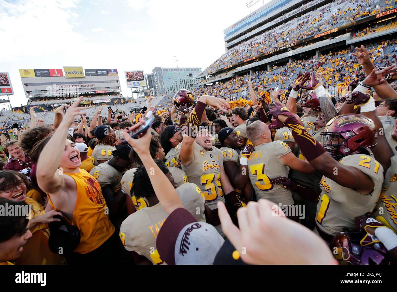 Tempe, Arizona, USA. 8th Oct, 2022. Arizona State Sun Devils celebrates ...