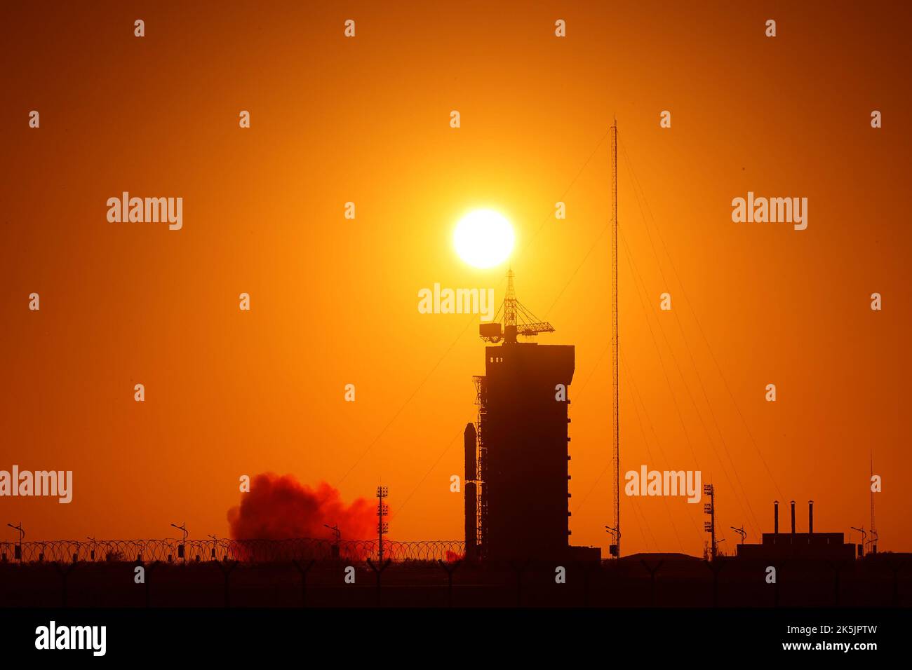Jiuquan. 9th Oct, 2022. A Long March-2D carrier rocket carrying the ...