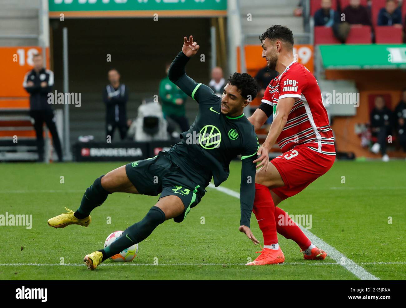 Augsburg, Germany. 8th Oct, 2022. Maximilian Bauer (R) of Augsburg vies ...