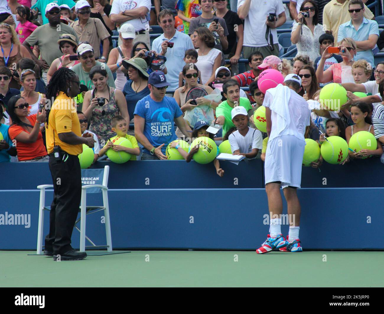 Grand Slam champion Andy Roddick of the United States signs autographs ...