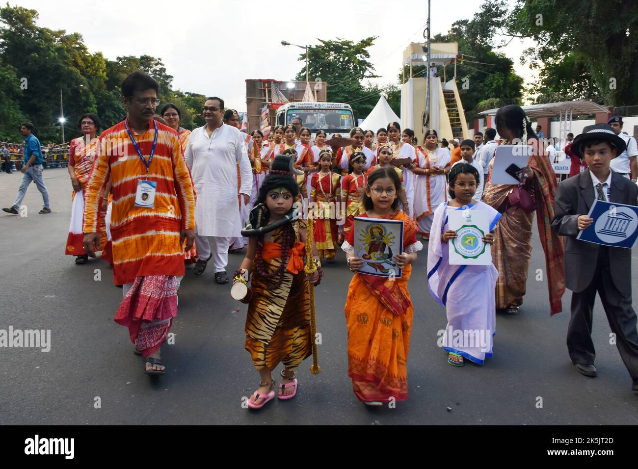 Kolkata, India. 08th Oct, 2022. Children of a Durga Puja Committee are ...