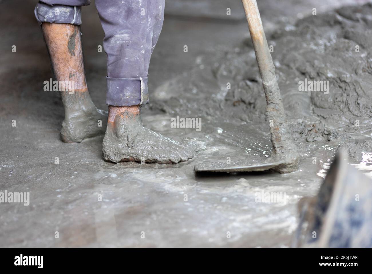 Unsafe construction of Myanmar migrant workers while pouring concrete ...