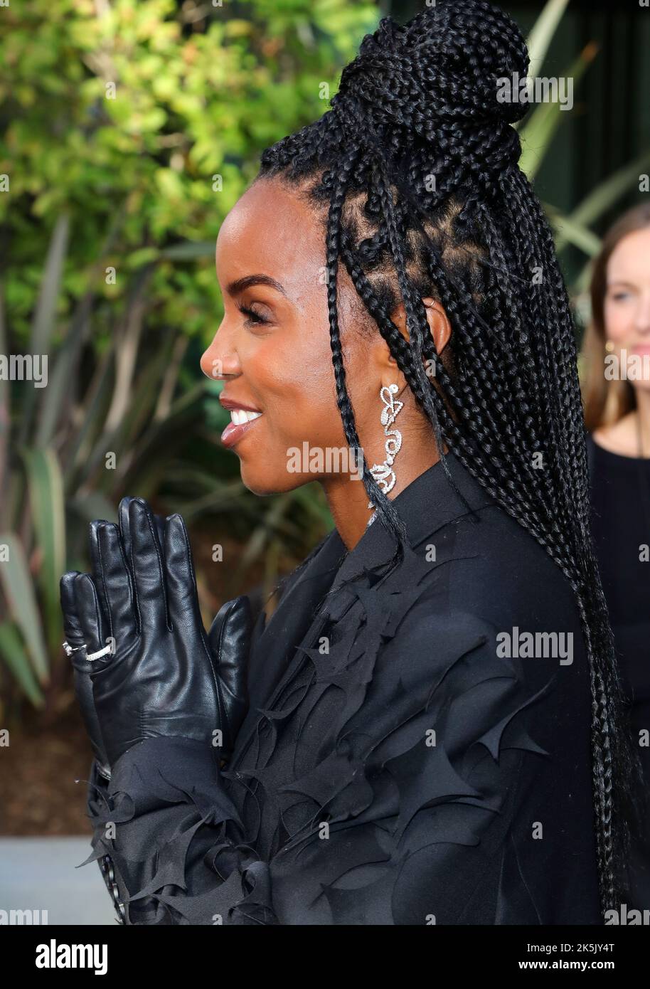 Kelly Rowland arrives at The Special Screening of Netflix The Curse of ...