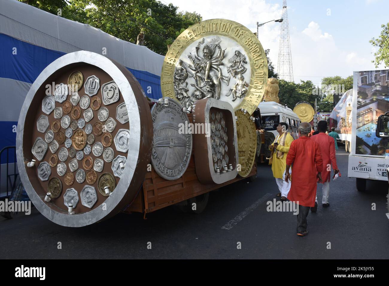 Kolkata, West Bengal, India. 8th Oct, 2022. A Tableau decorated by ...
