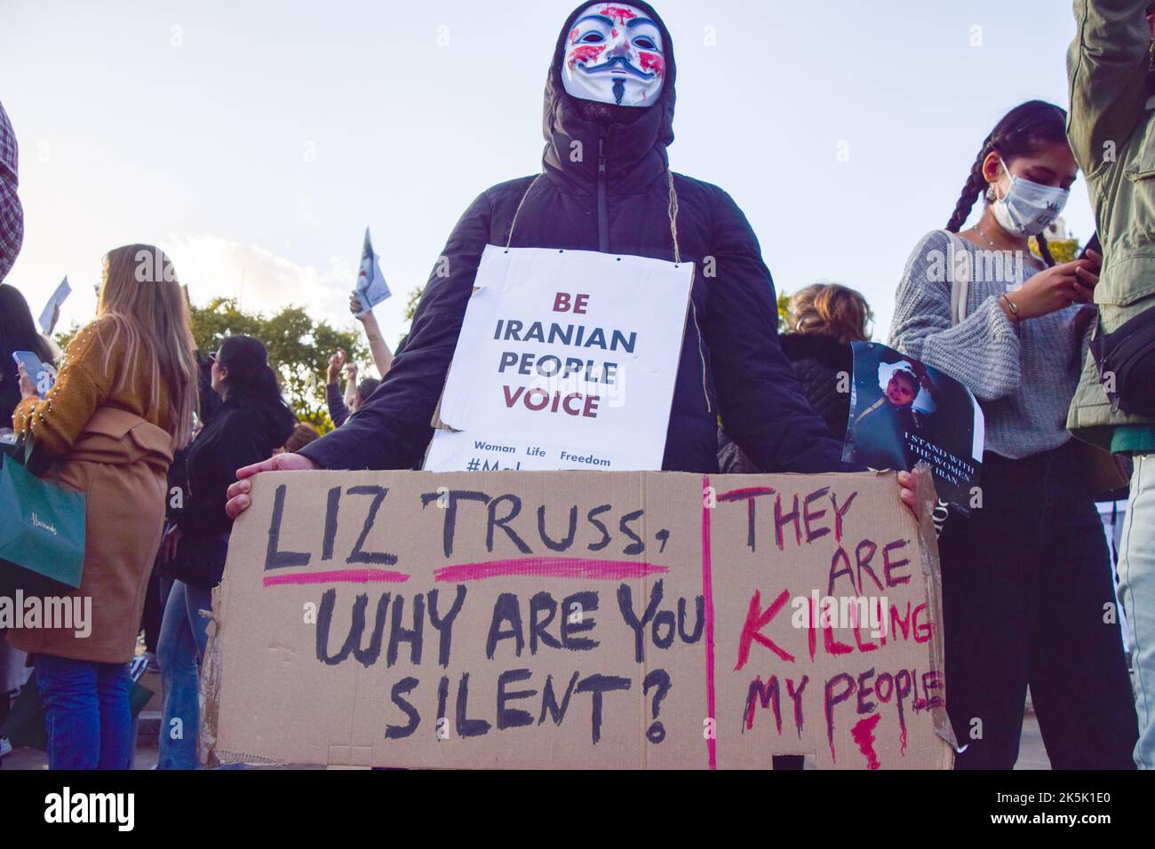 Liz truss mask hi-res stock photography and images - Alamy