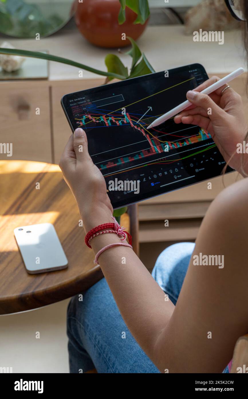 Modern graph chart hi-res stock photography and images - Alamy