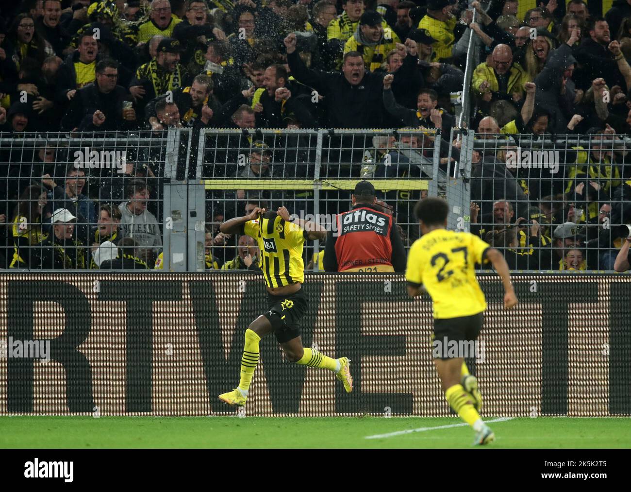 Anthony Modeste of Borussia Dortmund jubelt Ÿber sein Tor zum 2:2 ...