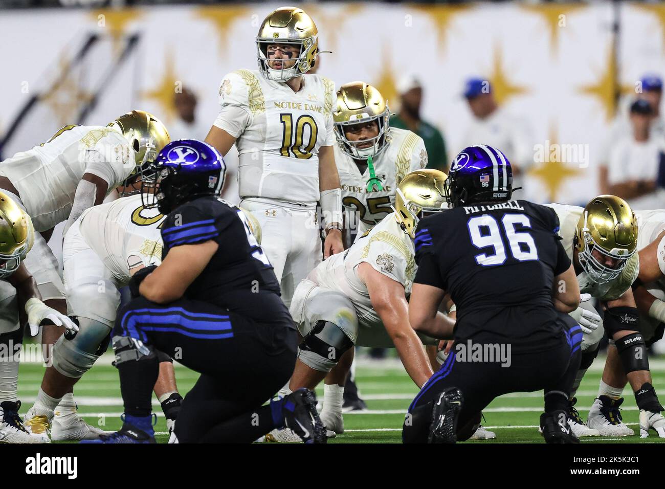 October 8, 2022: Notre Dame Fighting Irish quarterback Drew Pyne (10 ...