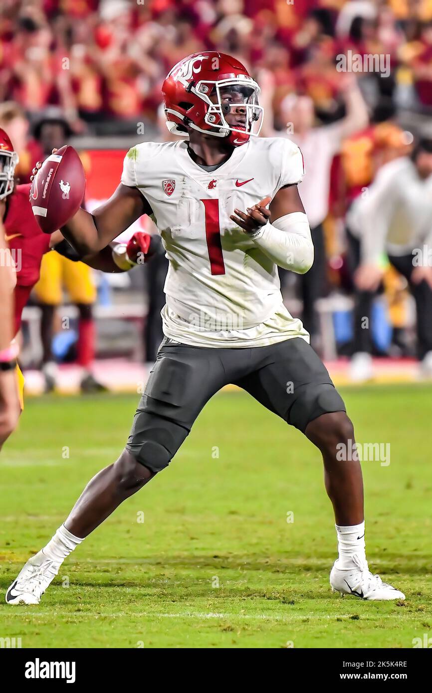 Los Angeles, CA. 8th Oct, 2022. Washington State Cougars quarterback ...