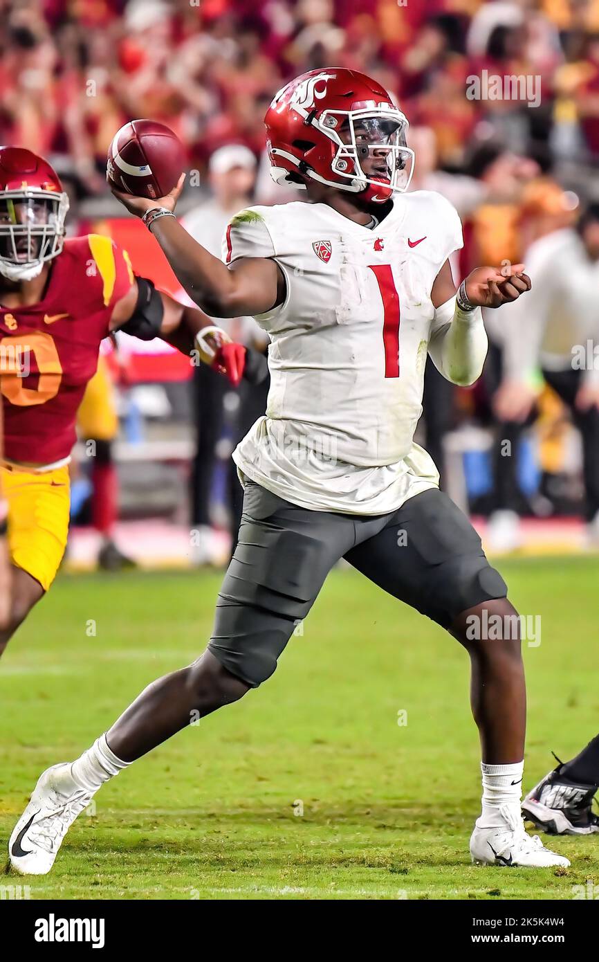 Los Angeles, CA. 8th Oct, 2022. Washington State Cougars quarterback ...