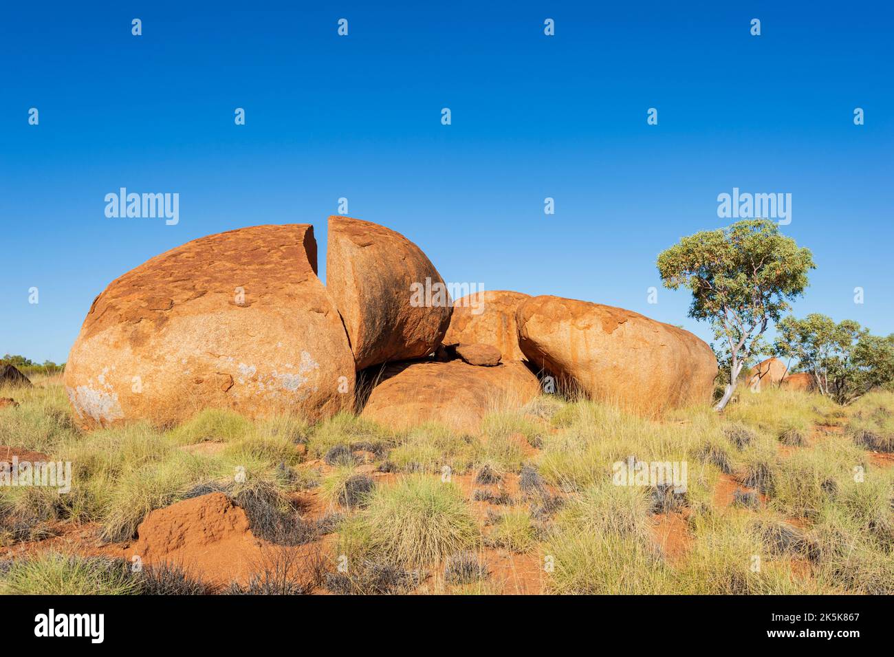 Spilt boulder hi-res stock photography and images - Alamy