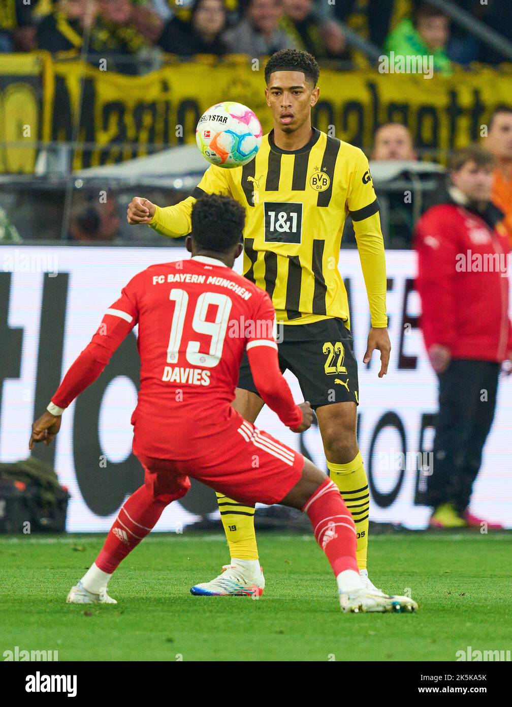 Jude bellingham 2022 bayern hi-res stock photography and images - Alamy