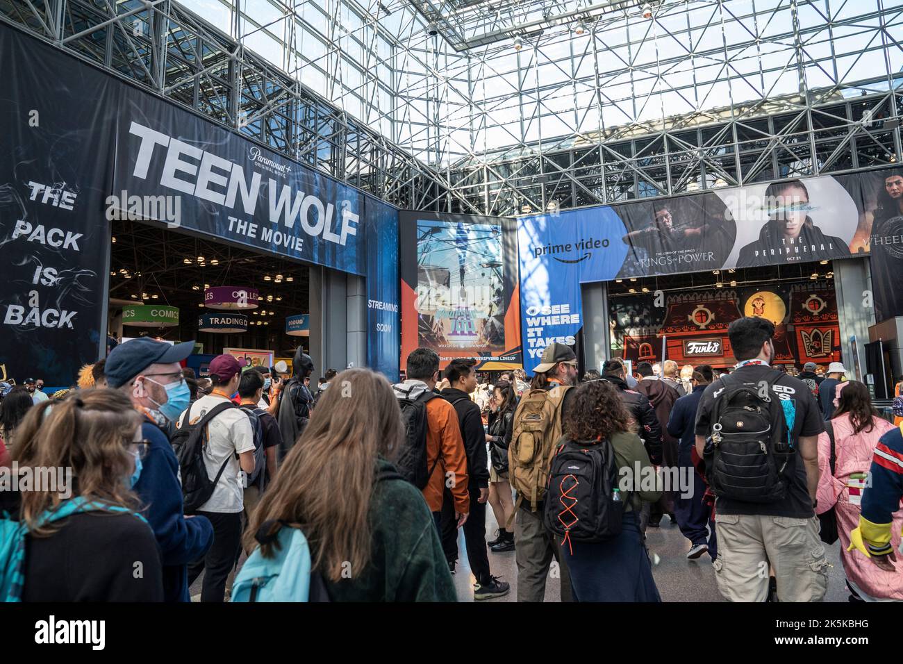 Atmosphere during Comic Con at Jacob Javits Center in New York on ...