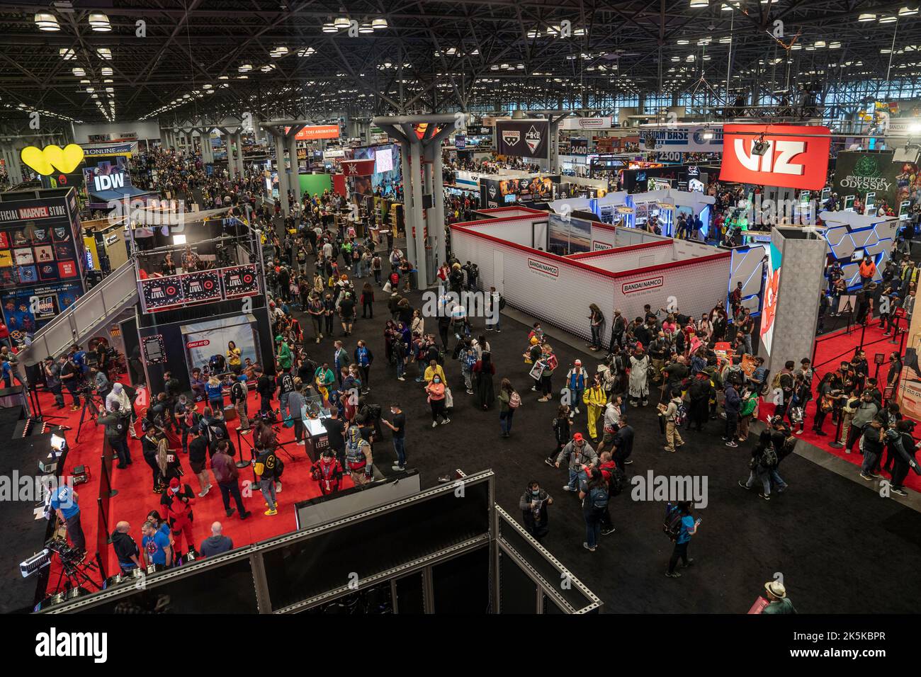 Atmosphere during Comic Con at Jacob Javits Center in New York on ...