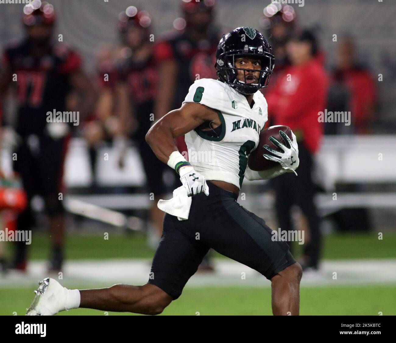 October 8, 2022 - Hawaii Rainbow Warriors wide receiver Zion Bowens (6 ...