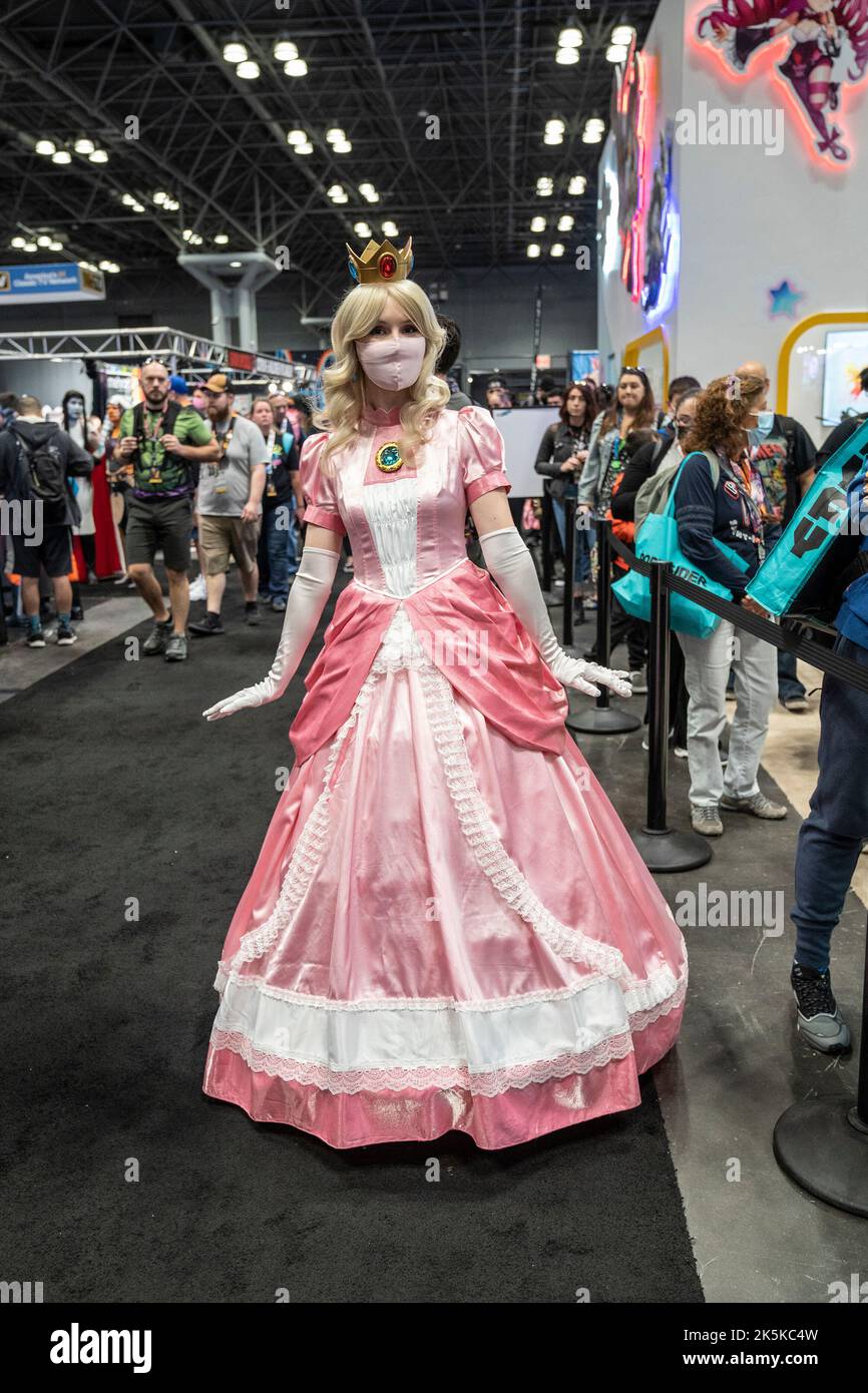 Atmosphere during Comic Con at Jacob Javits Center in New York on ...