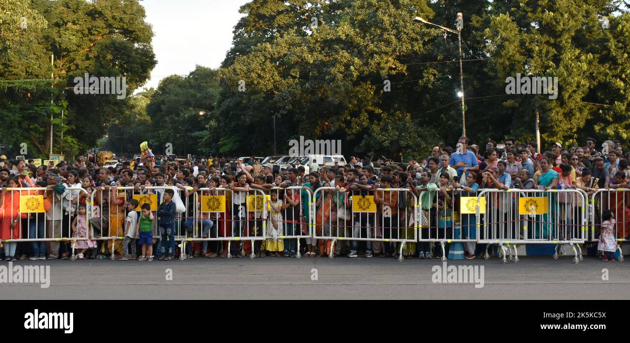 Kolkata, West Bengal, India. 8th Oct, 2022. Kolkata people are gathered ...