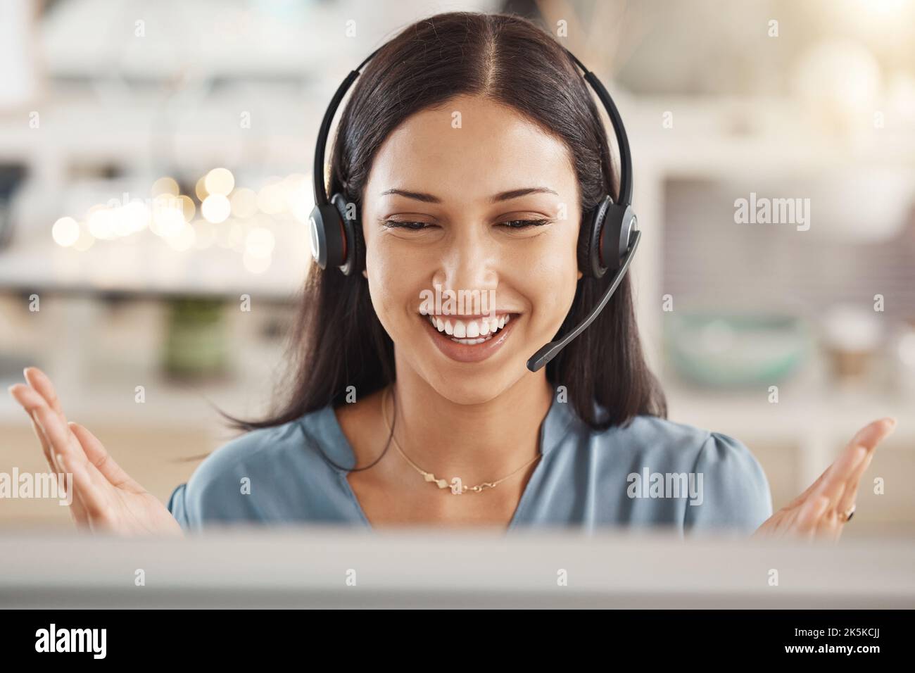 Online customer office hi-res stock photography and images - Alamy