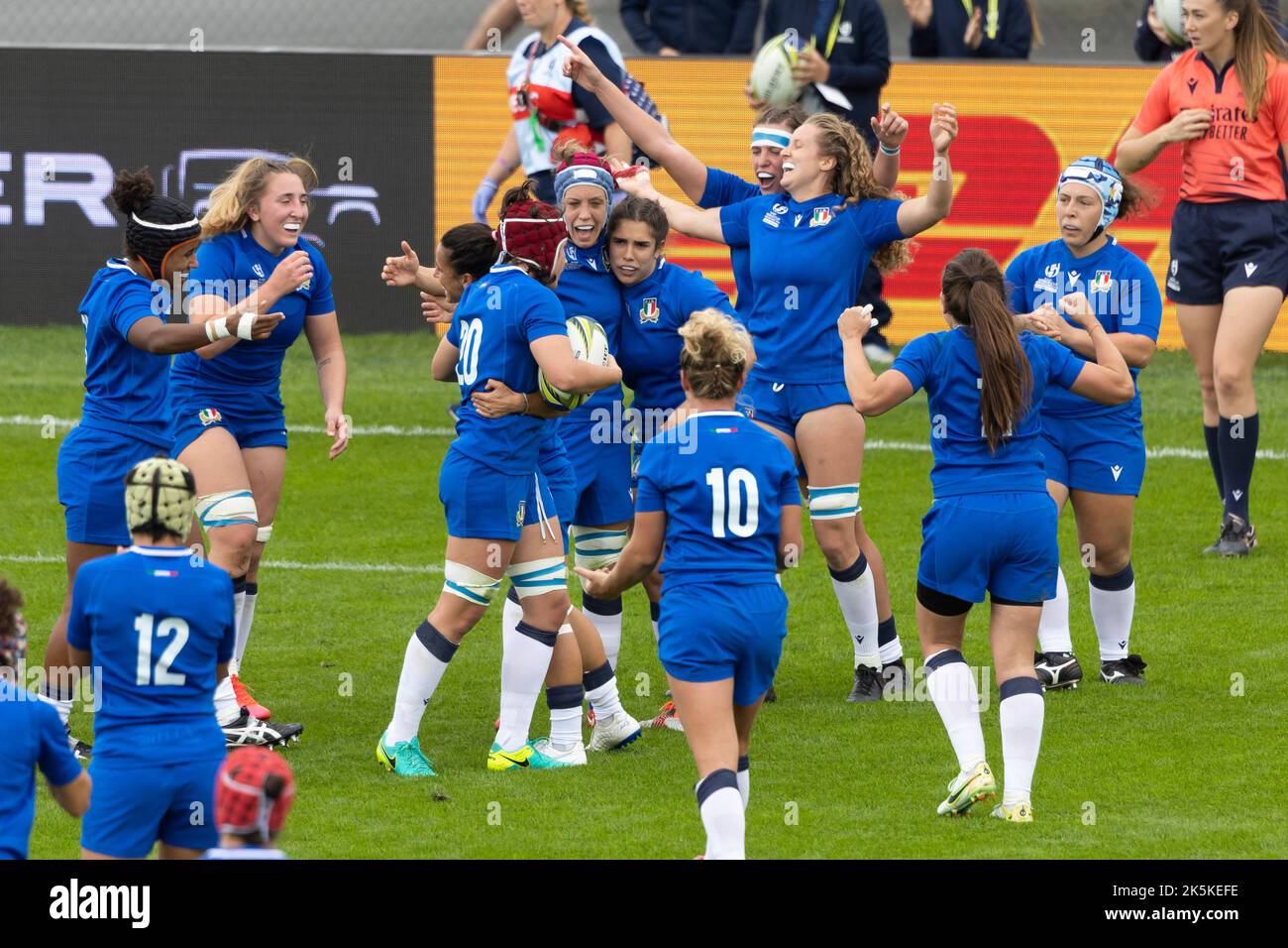 Italy celebrate their win at the final whistle during the Women's Rugby ...