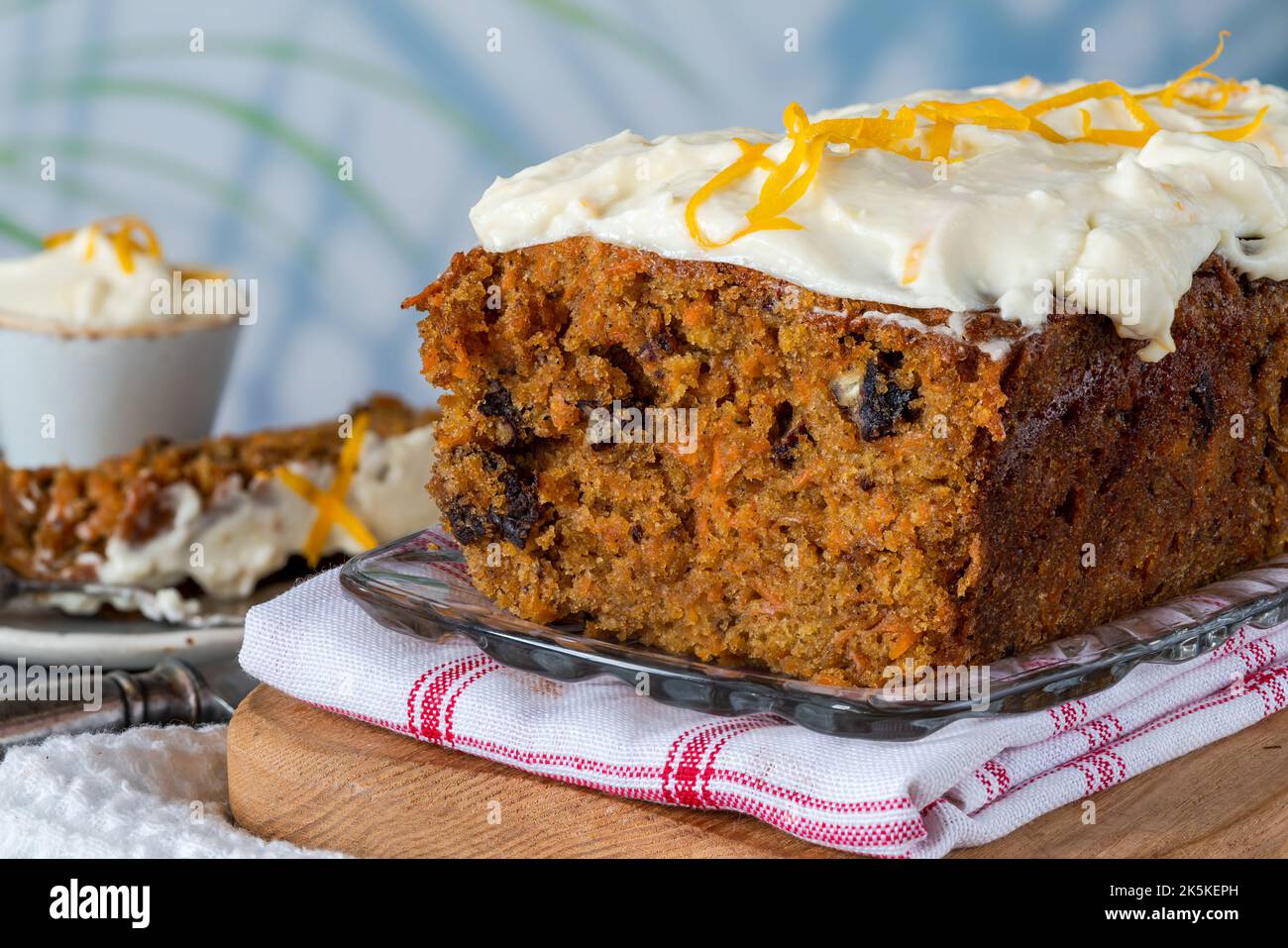 Classic carrot cake with vanilla cheese frosting Stock Photo - Alamy