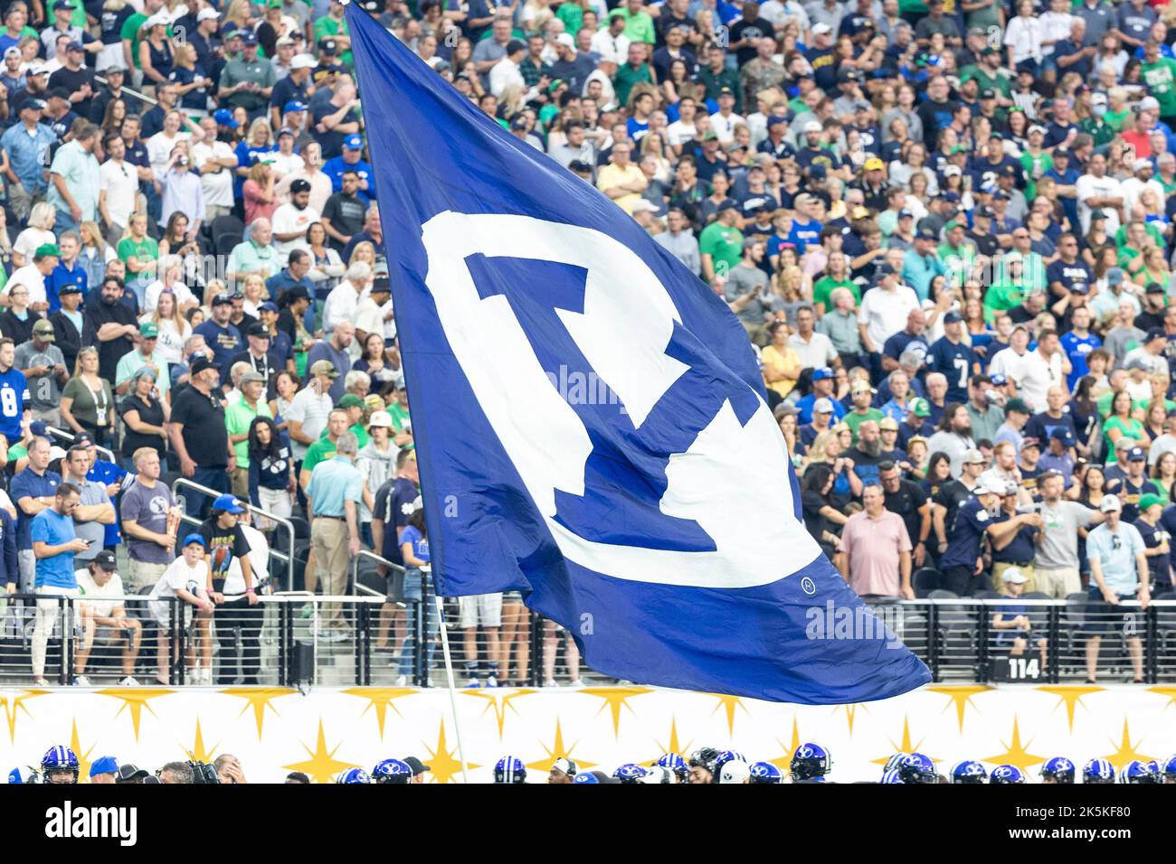 Notre dame fighting irish flag hi-res stock photography and images - Alamy