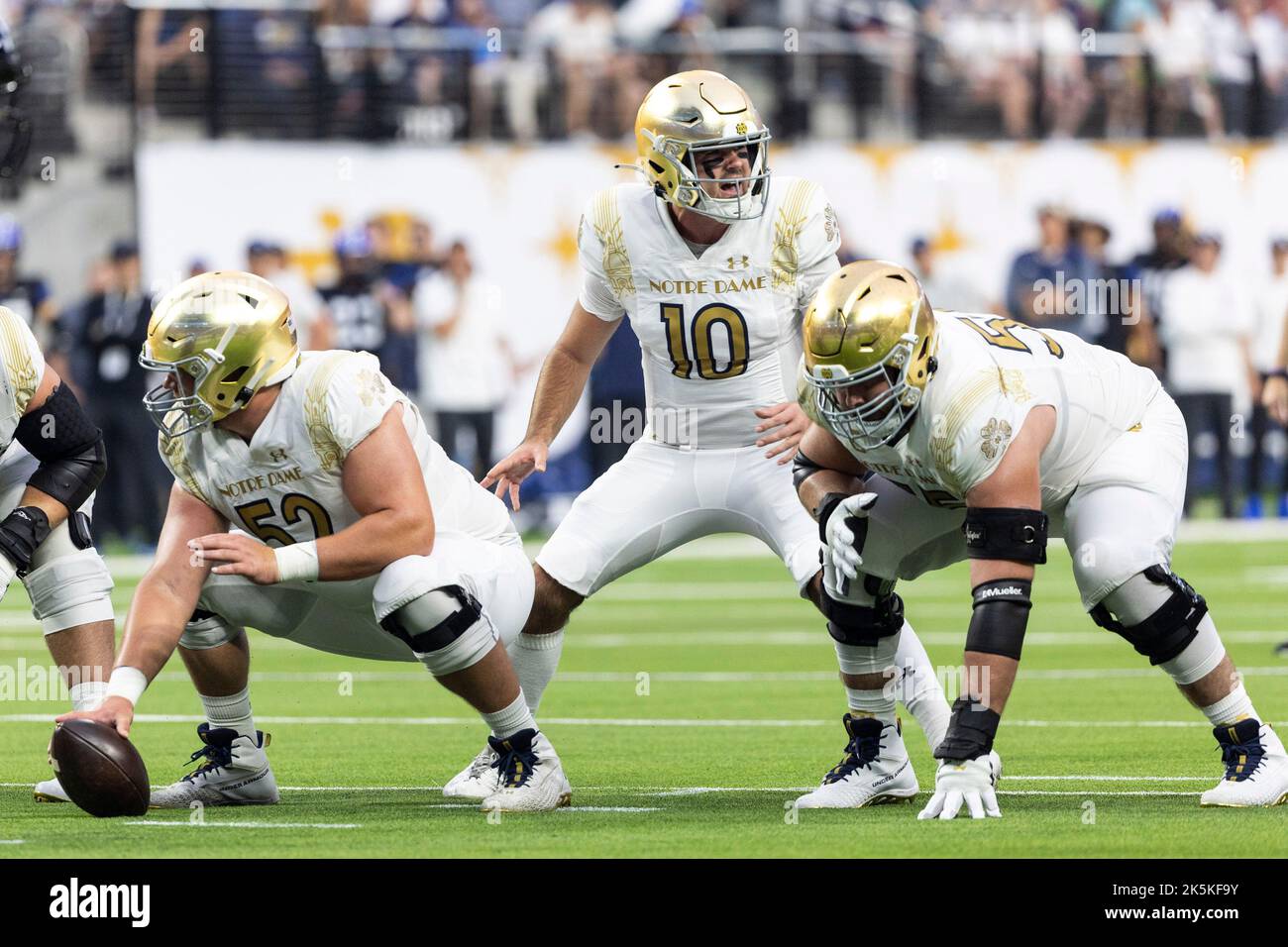Las Vegas, Nevada, USA. 08th Oct, 2022. Notre Dame quarterback Drew ...